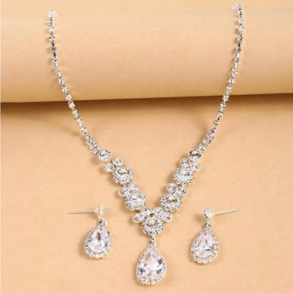 Yrma Boutique | Jewelry | Eye Catching Water Droplets Shimering Bridal ...